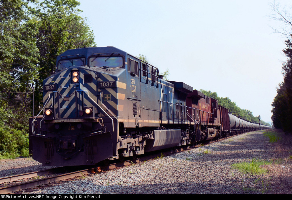 CEFX 1037 CSX Train K138 Crude Oil Loads